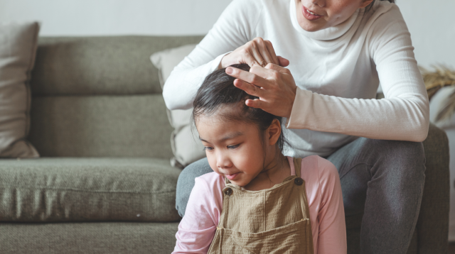Hoofdluis bij kinderen: ontdekken en bestrijden van luizen
