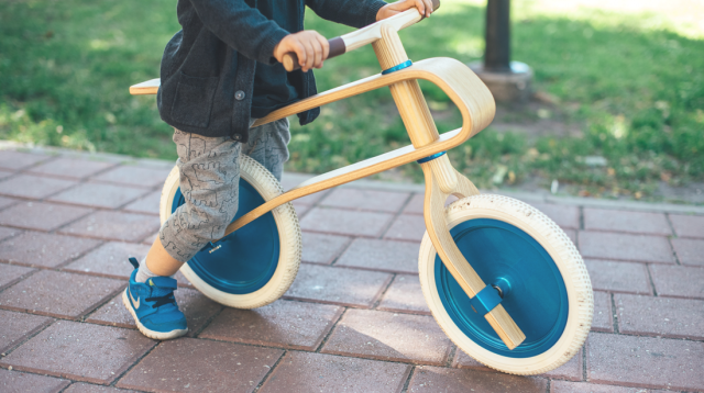 Vanaf welke leeftijd kun je een kind alleen buiten laten spelen?